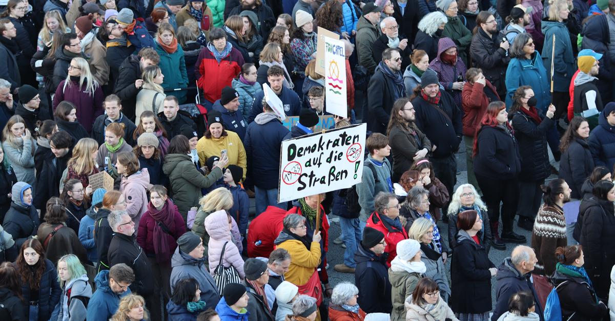 Wie Rechtsextremismus an mittelhessischen Schulen auftritt